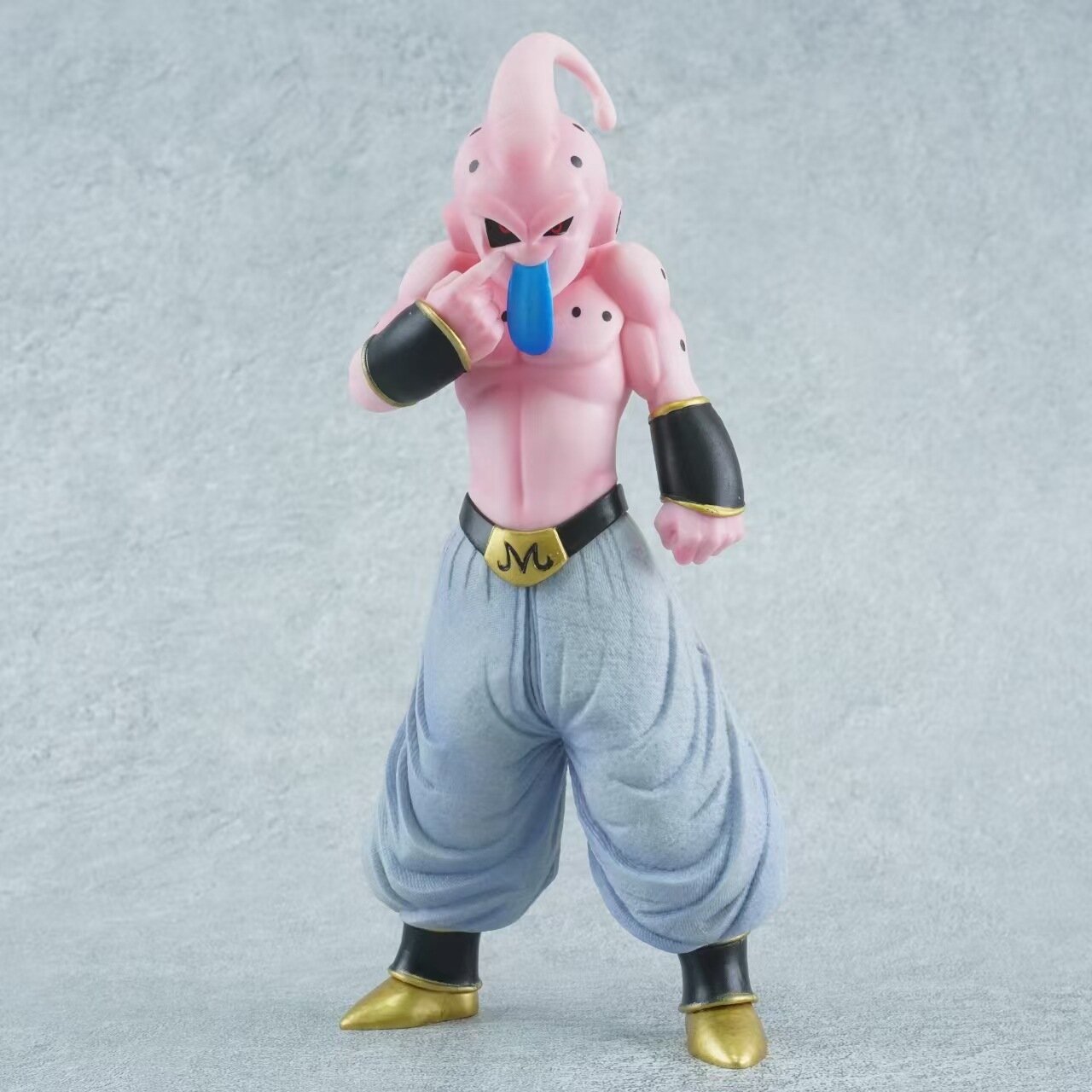 Официальная коллекционная фигурка Супер Бу из Dragon Ball Super с высованным языком в стоячем положении для фанатов