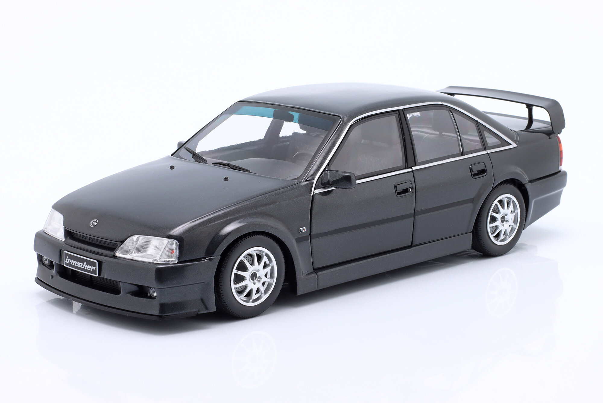 Модель коллекционная SOLIDO Opel omega evo 500 1990 black anthracit metallic / опель омега черный