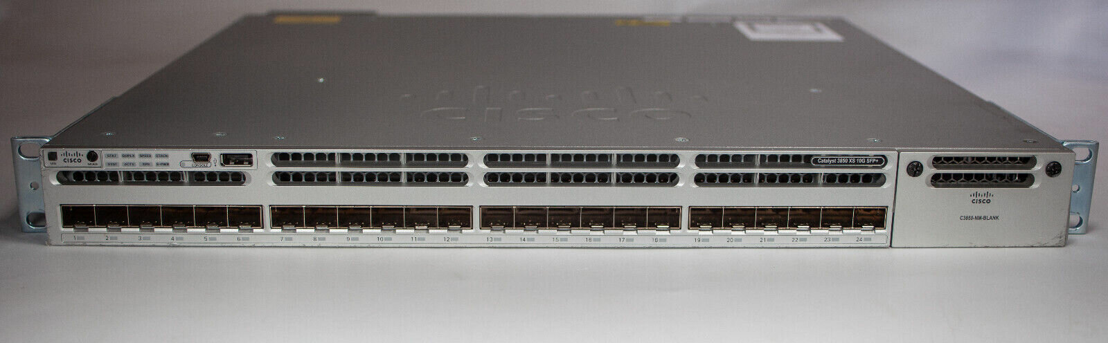 Коммутатор CISCO WS-C3850-24XS-E Stackable 24 SFP+ Ethernet ports, with 715WAC power supply 1 RU, IP Services feature set