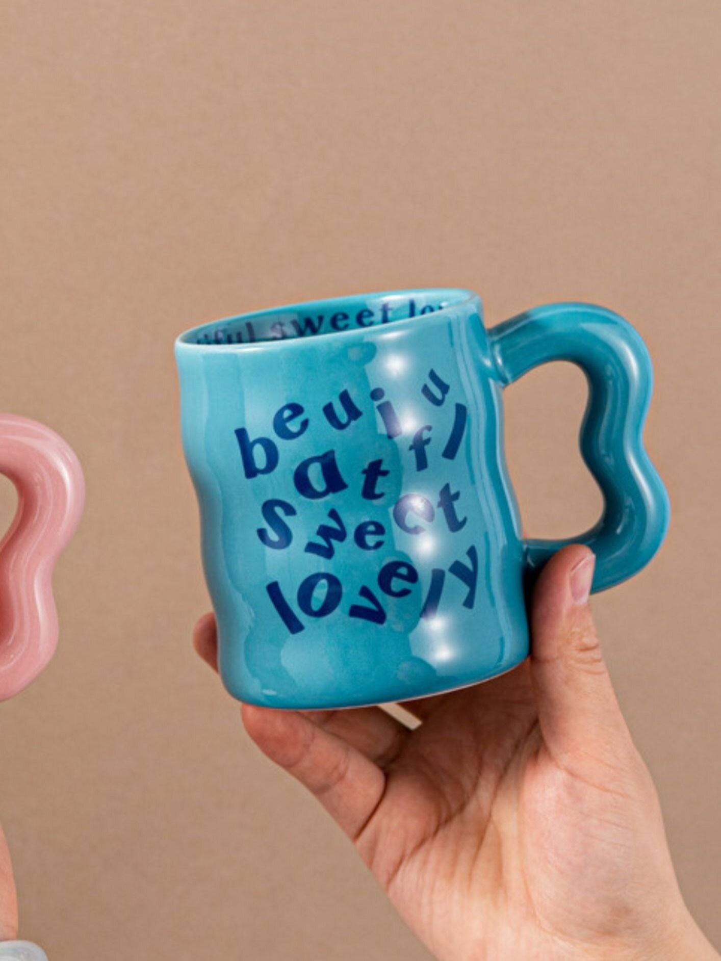 Голубая керамическая кружка 300 мл с надписью "Красивая, сладкая, любимая"