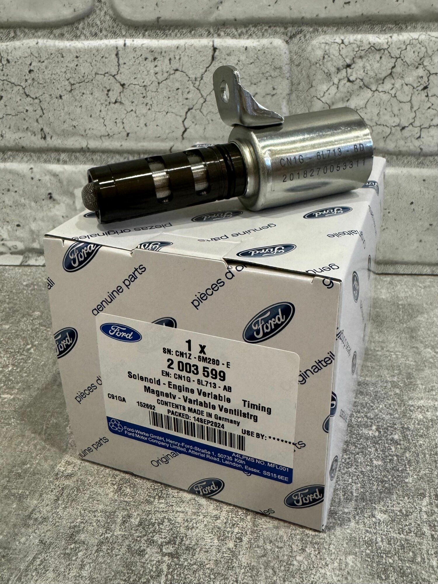 2003599 Оригинальный впускной клапан Ford