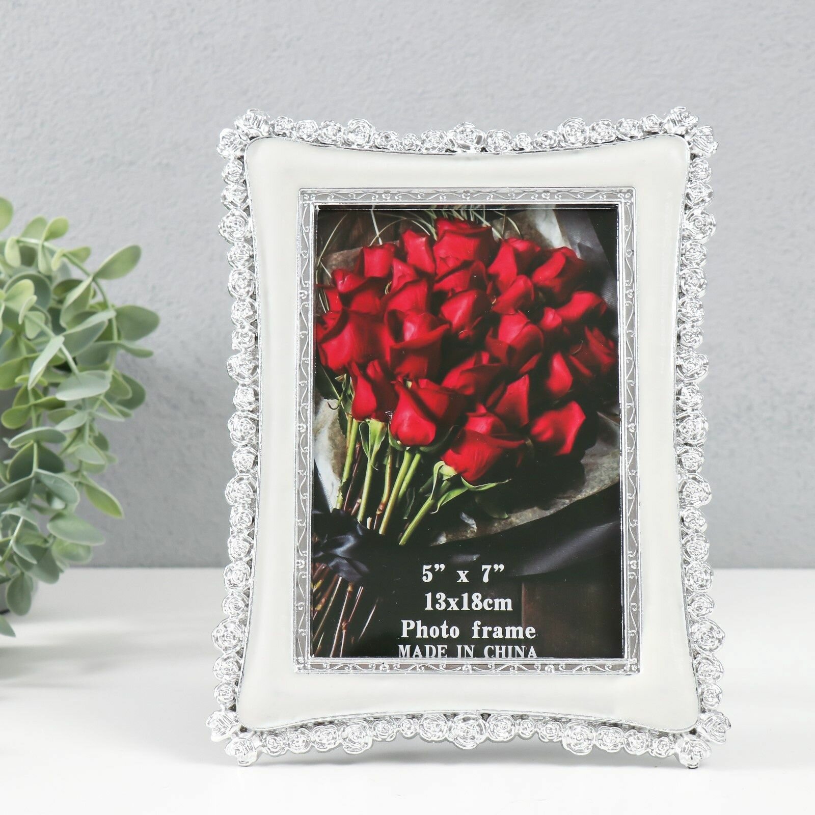 Фоторамка пластик, 13х18 см, Розы серебро и перламутр / рамка для картин, постера, творчества / для интерьера
