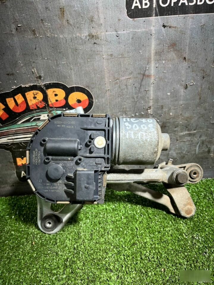 Моторчик дворников передний правый Peugeot 3008