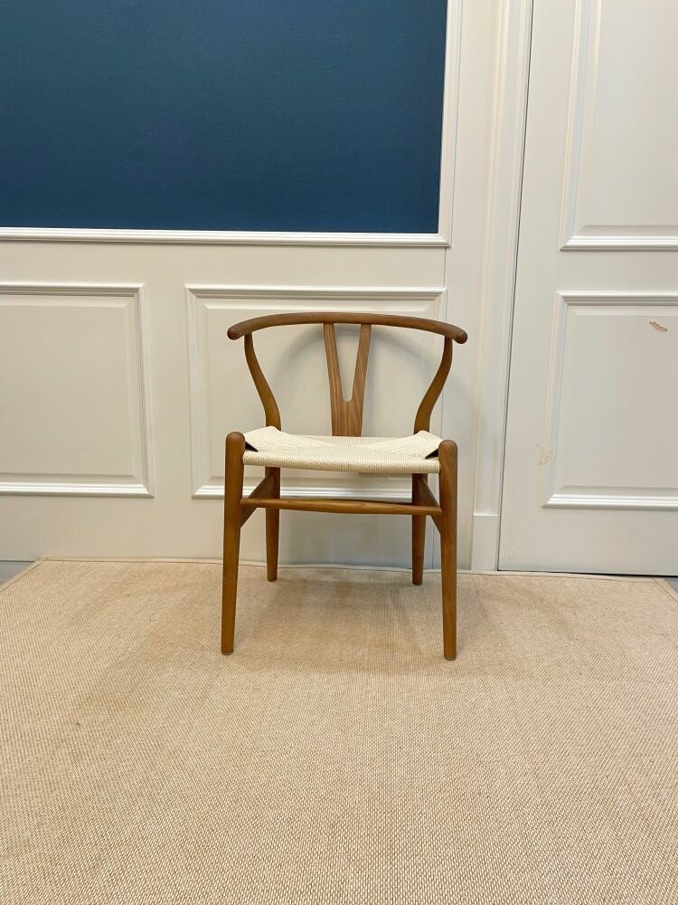 Обеденный стул из массива ясеня с плетеным сиденьем из пеньки