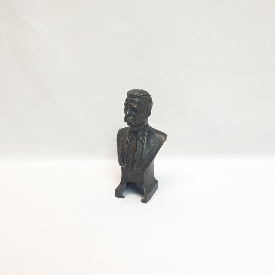 Бюст "Максим Горький", шпиатр, литье, 1949 г. Состояние на фото. Винтаж. СССР.