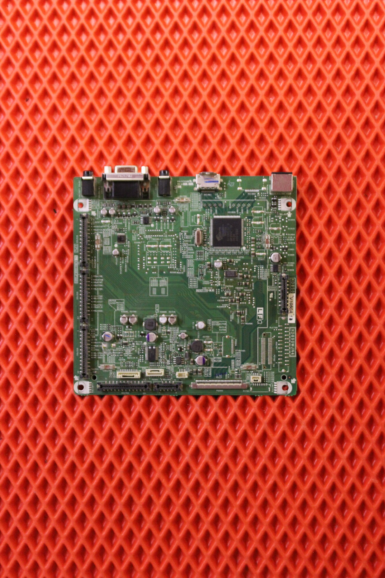 Основная плата (MAIN) XD890WJN4 для телевизора SHARP LC-42SA1RU в надёжной упаковке