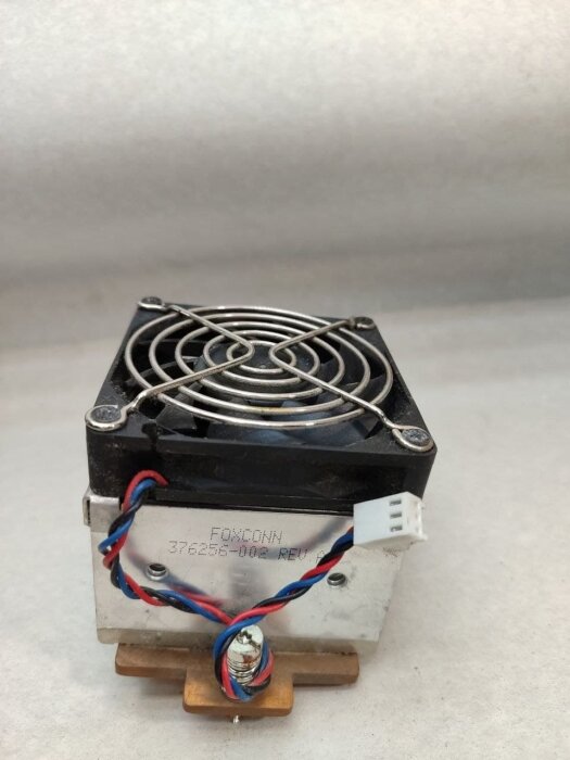 Кулер FOXCONN P/N376256-002 под Socket AMD 3 Pin