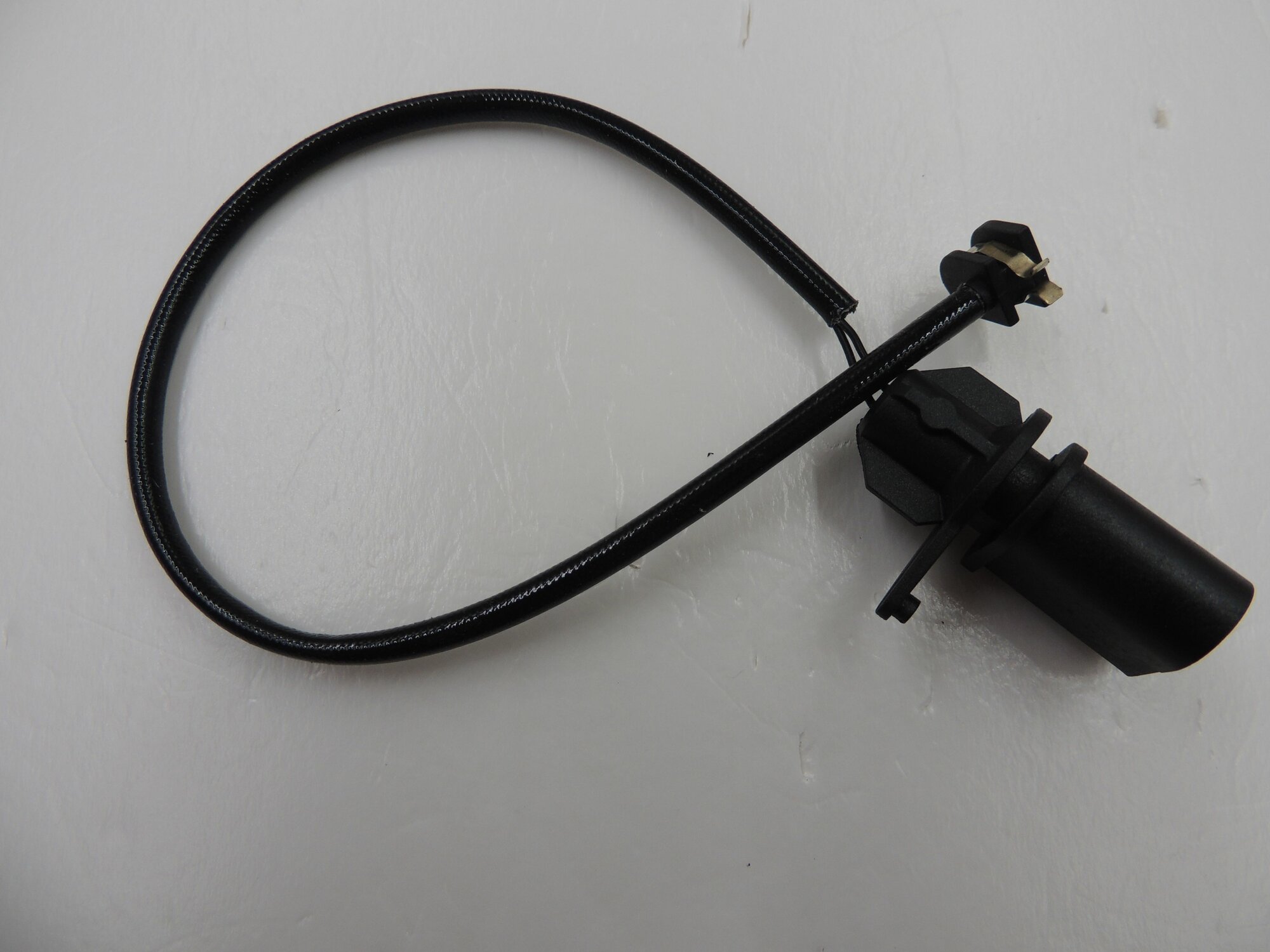 Датчик износа тормозных колодок 8D0615121 Volkswagen Audi