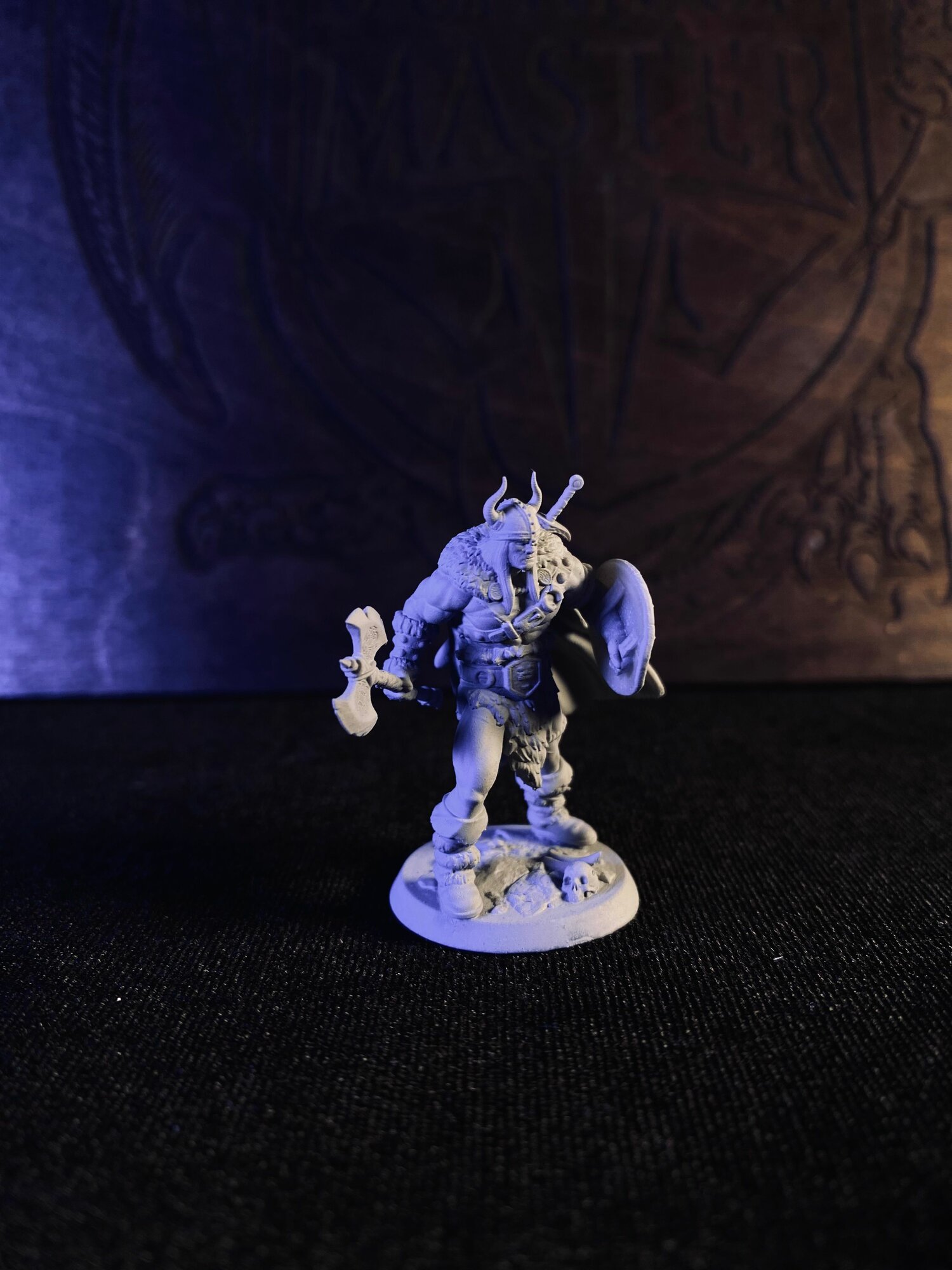 Варвар с топором и щитом - Миниатюра для настольных игр DnD, ДнД, Dungeons & Dragons, Pathfinder.