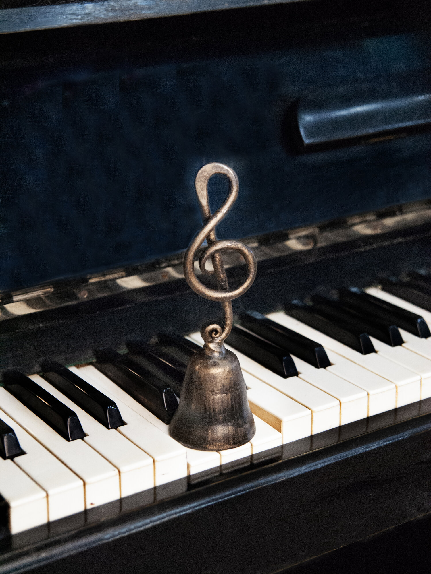 Колокольчик кованый Скрипичный ключ, ручная работа, 18см