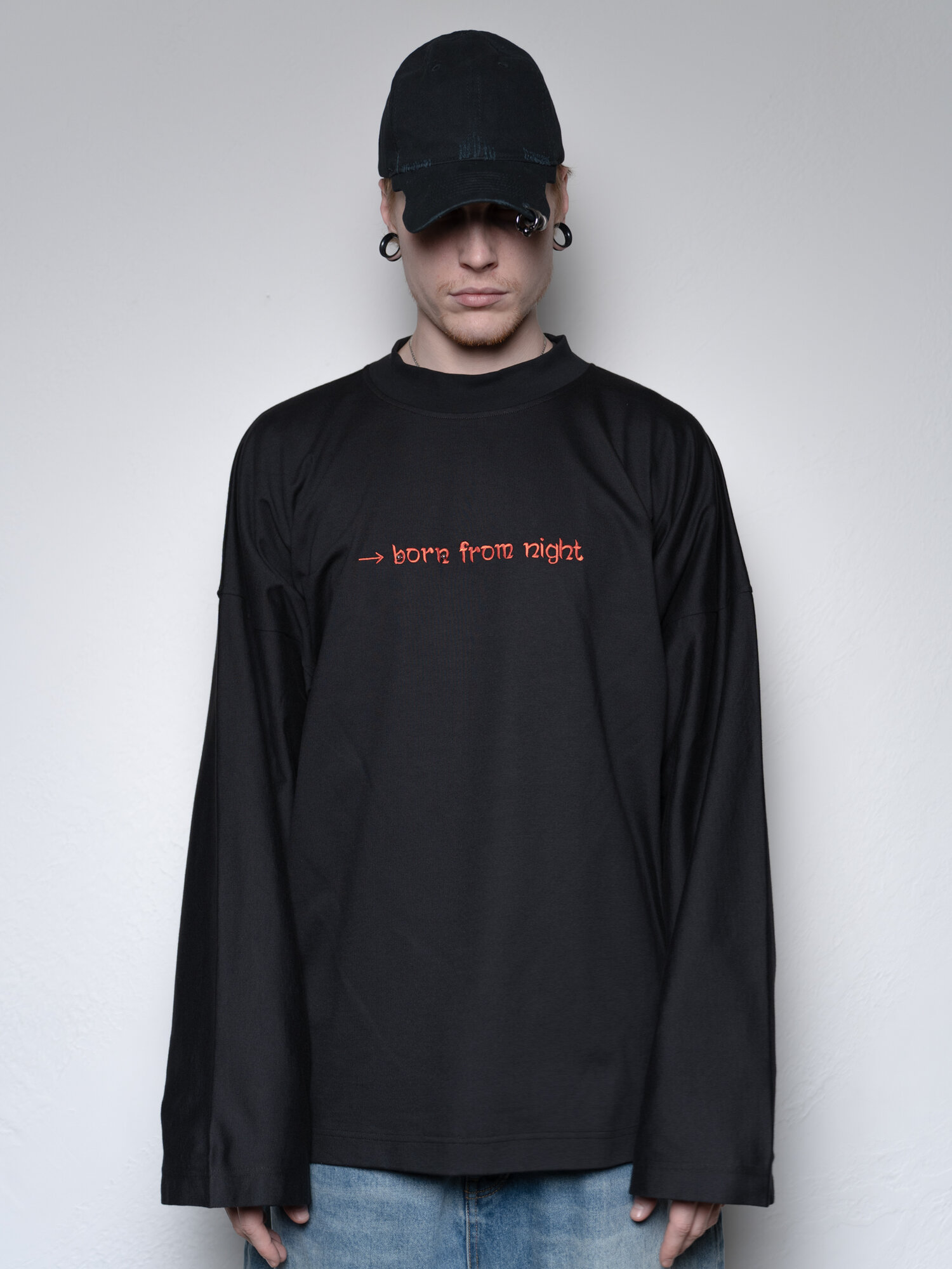 Лонгслив "Born from night"