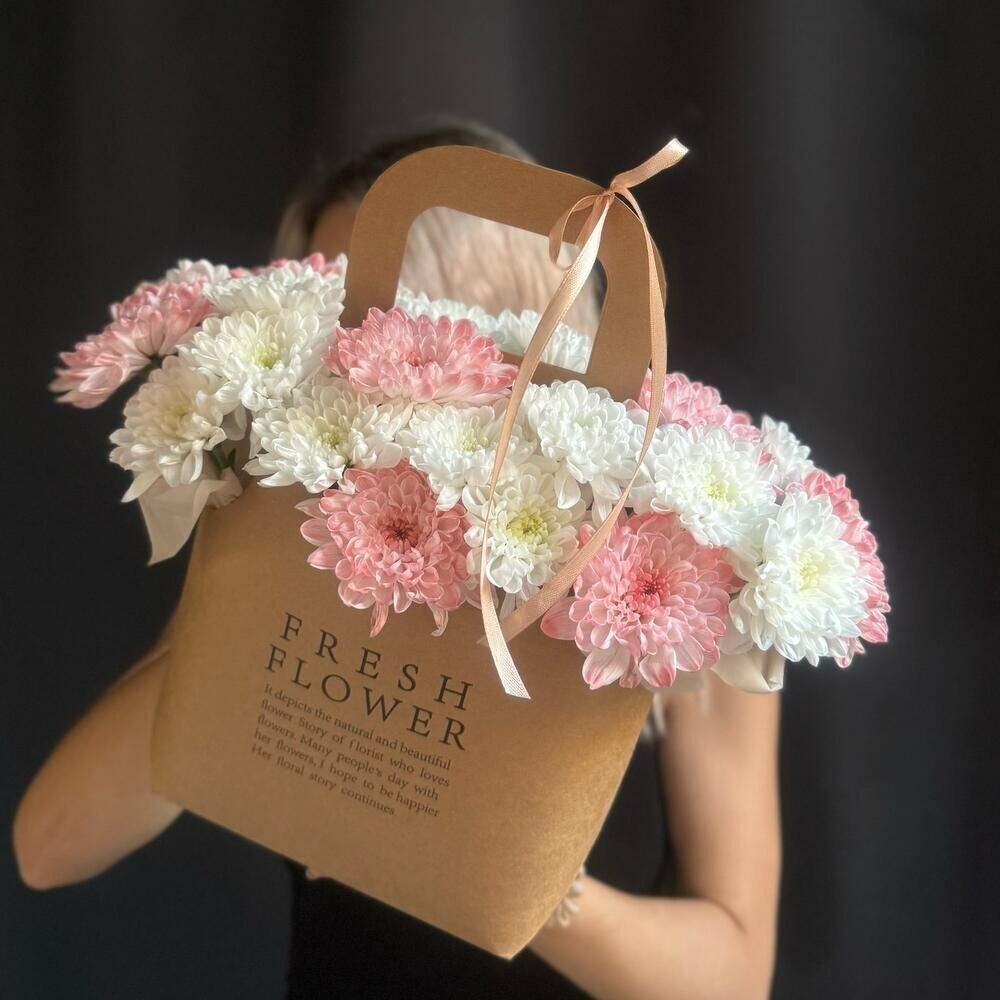 Хризантемы в крафтовой упаковке от магазина << Флора Бель >>