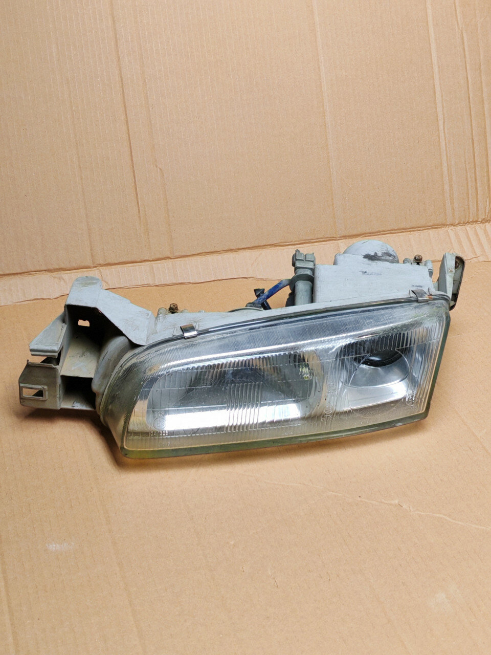 Фара левая Mazda 626 GE хэтч. KOITO