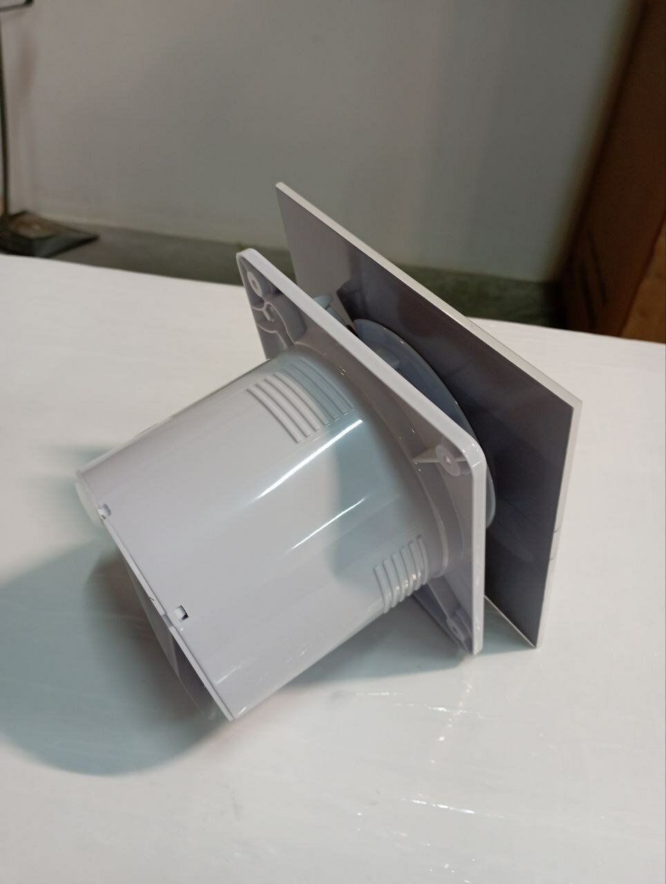 Вытяжной вентилятор MAUNFELD MFE12TGW