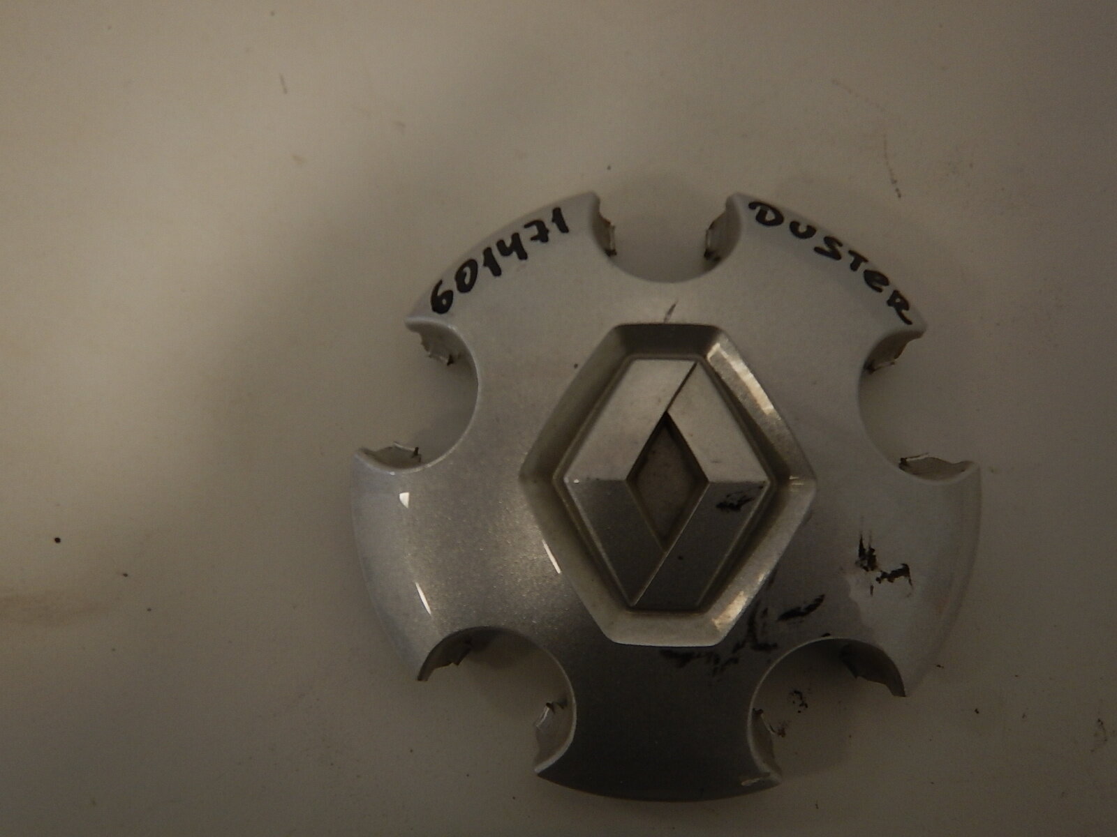 Б/У Колпак декоративный легкосплавного диска, Renault (Рено)-DUSTER (12-20) RENAULT DUSTER (12-20) Царапины. 601471 RENA...