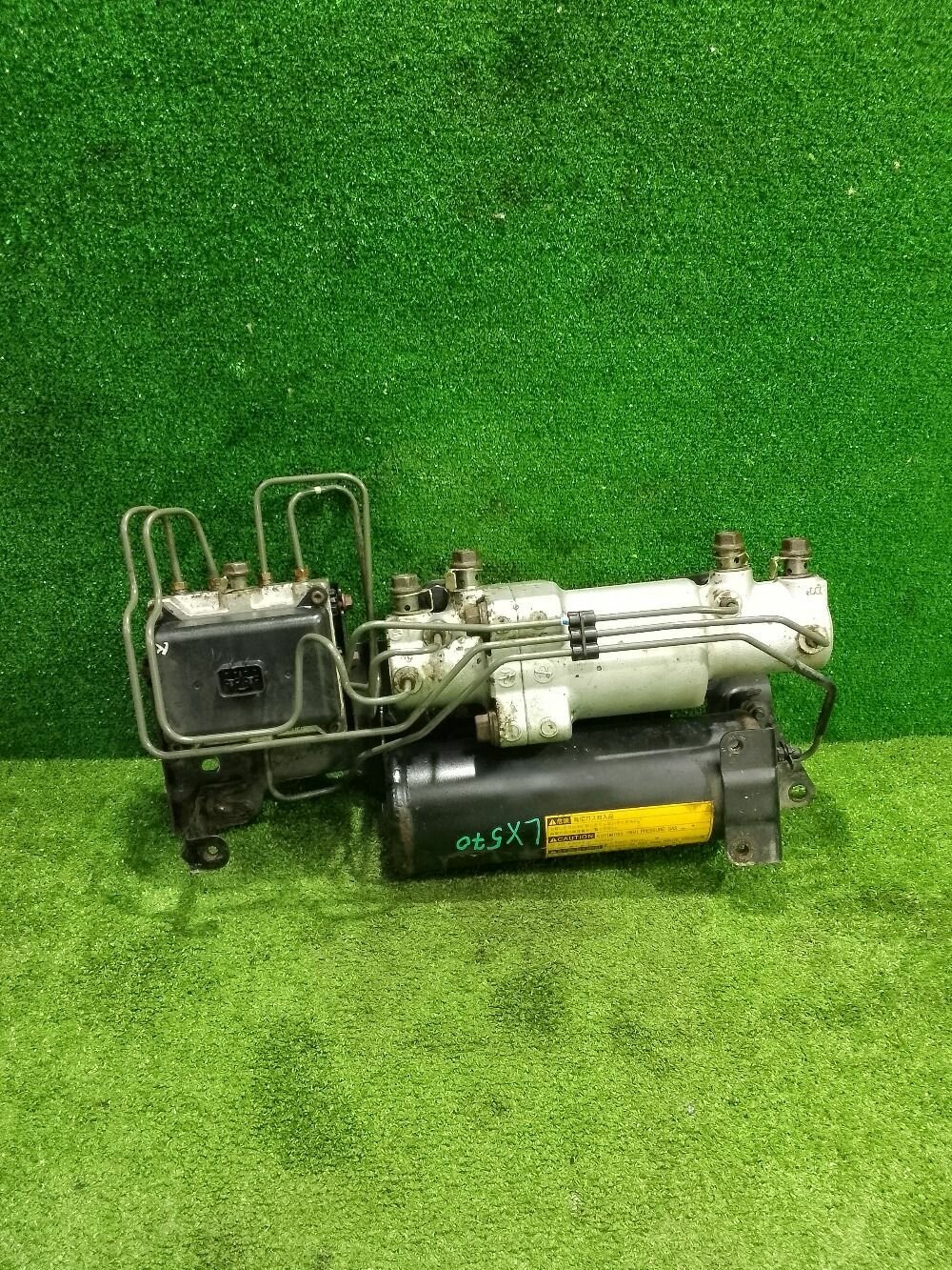 Насос цилиндр блок гидроподвески Lexus LX570 Б/У с пробегом