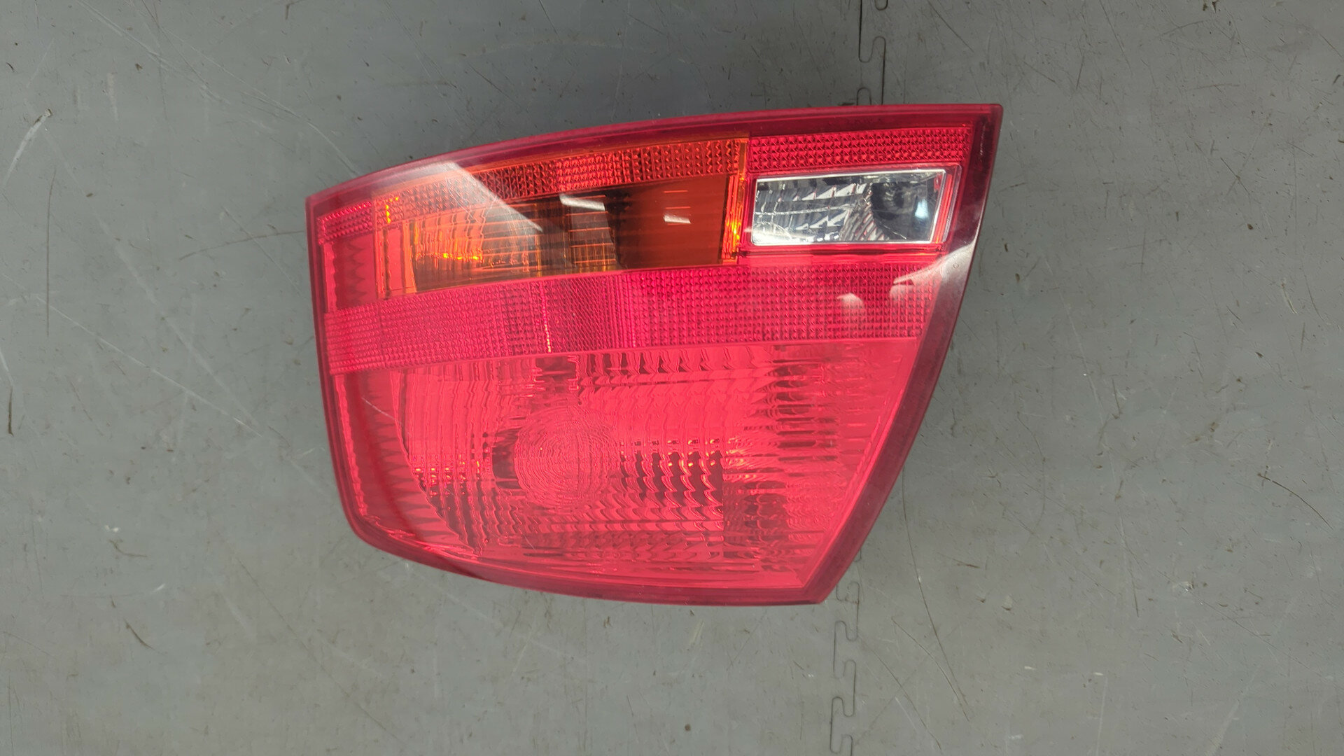 Фонарь (задний) правый Audi A4 (B7) Б/У