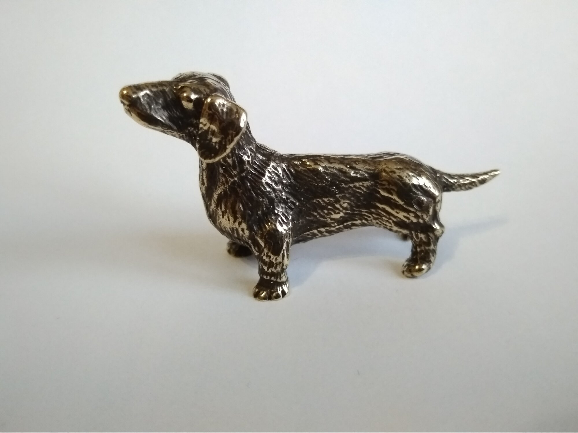 Такса №2 - небольшая фигурка из бронзы, статуэтка таксы