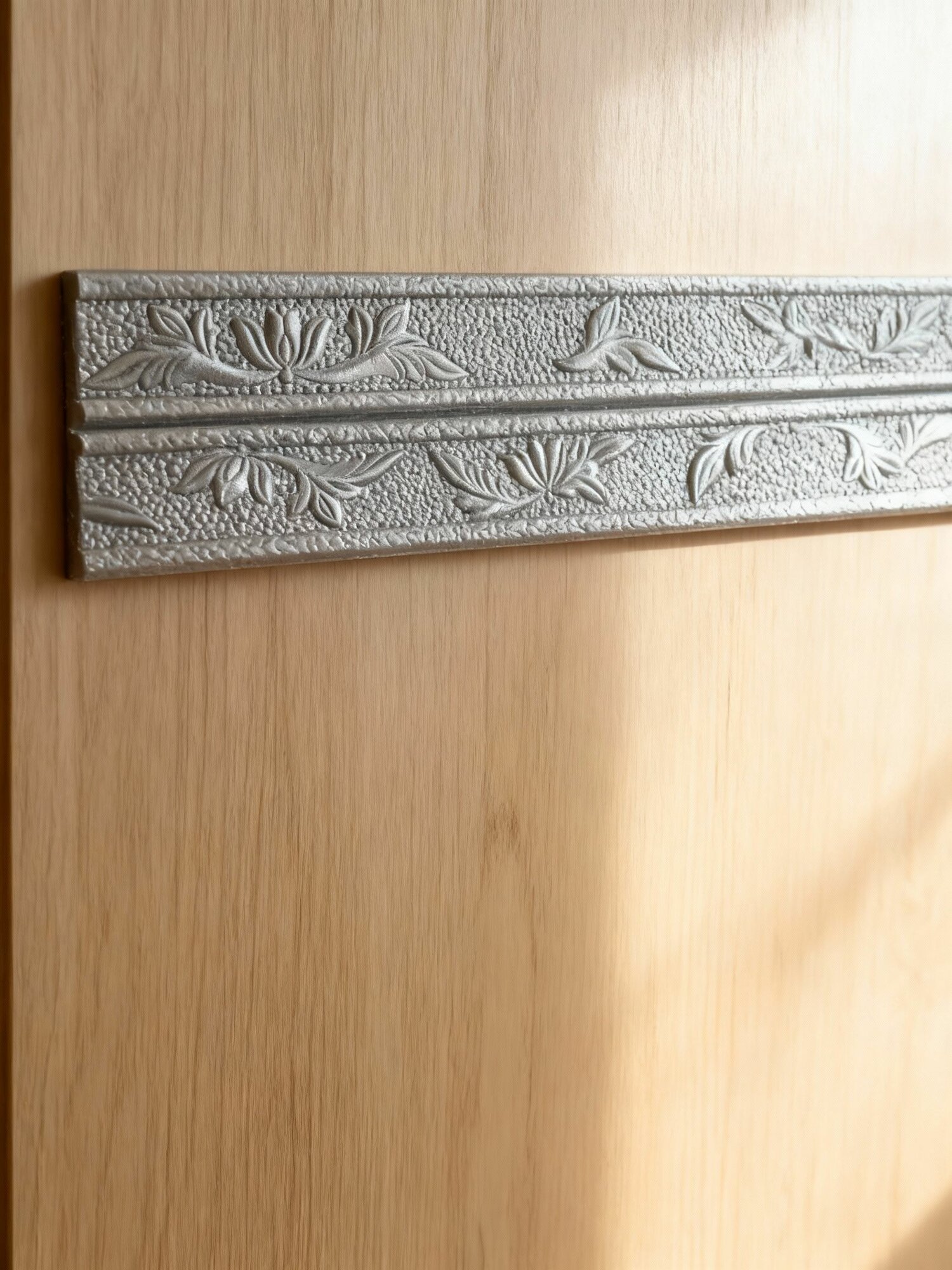 Напольный плинтус для внутренней отделки помещений