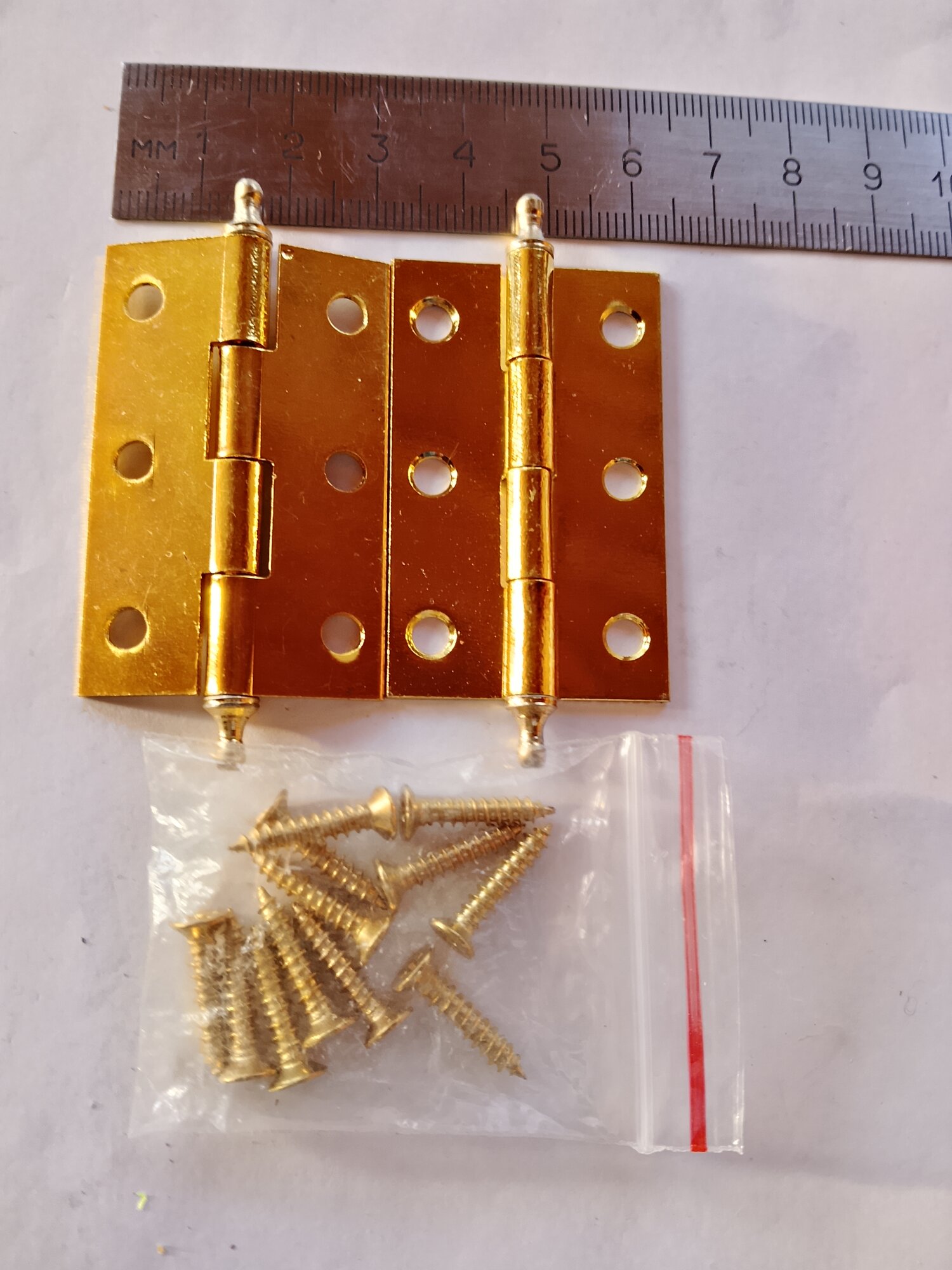 Петля мебельная , цвет золото, 30 х 50 мм, в комплекте 2 штуки с креплением.