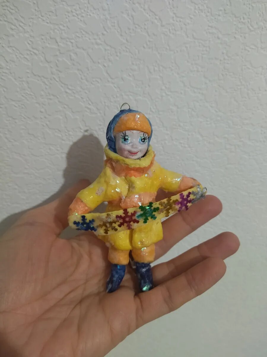 Ватная игрушка "Малыш со снежинками"