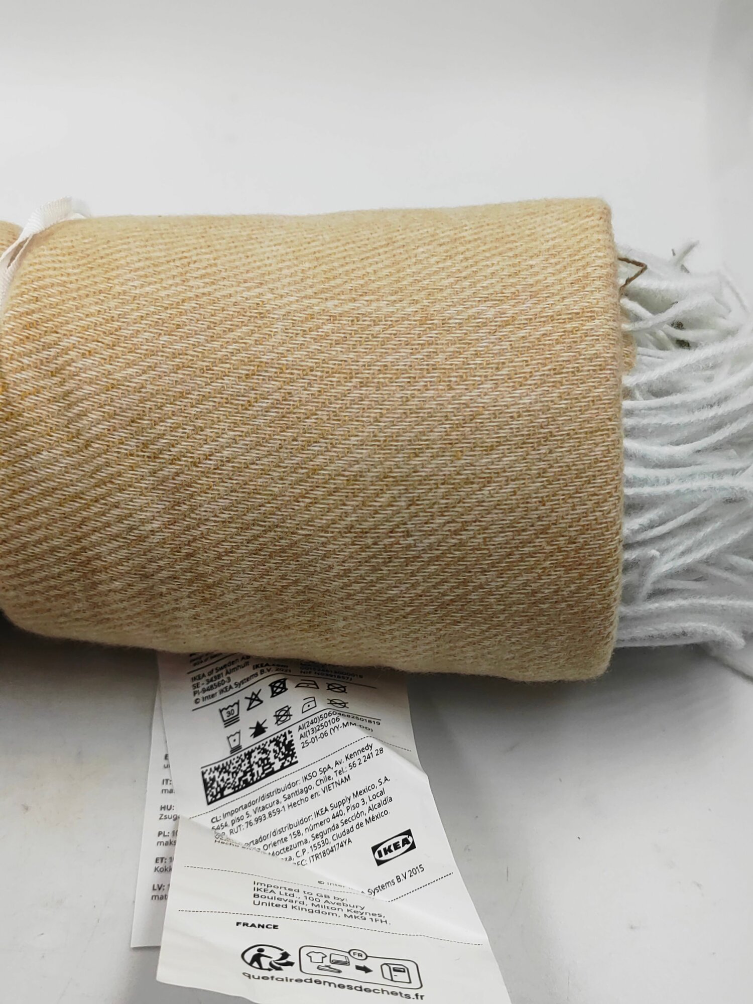 Плед IKEA HOLMVI бежево-коричневого цвета с бахромой, 120х160 см