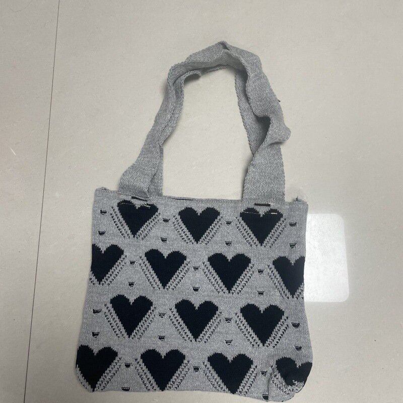 Новые сумки в стиле Ins 2024 года, эксклюзивно для трансграничных продаж: вязаные сумки с узорами в виде сердец, плетеные сумки, вместительные сумки-тоуты.