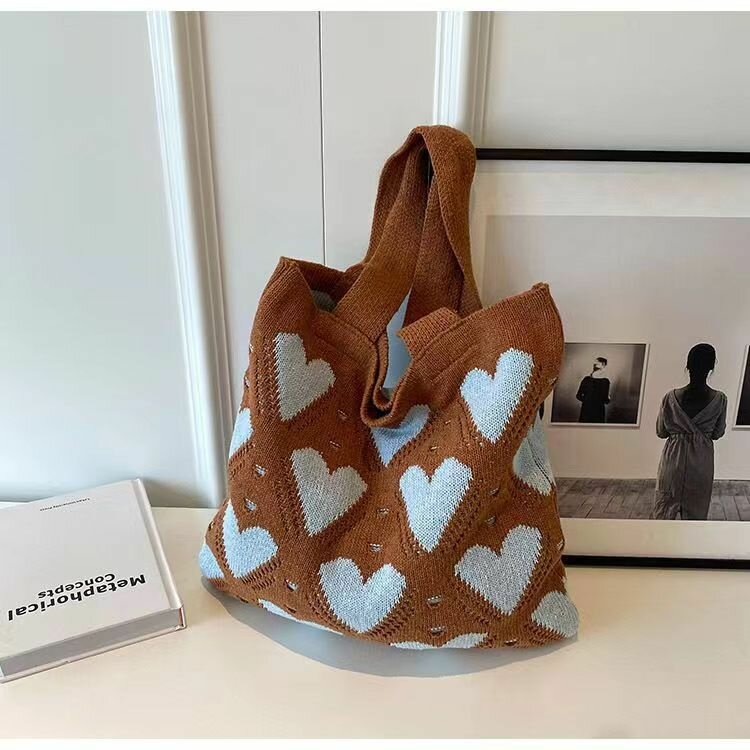 Новые сумки в стиле Ins 2024 года, эксклюзивно для трансграничных продаж: вязаные сумки с узорами в виде сердец, плетеные сумки, вместительные сумки-тоуты.