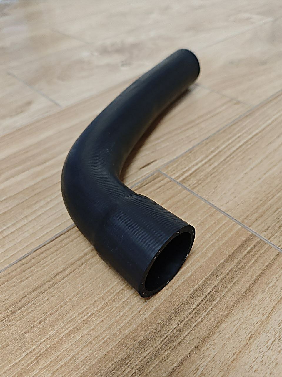 Патрубок заливной горловины бензобака 2123 Шевроле Нива