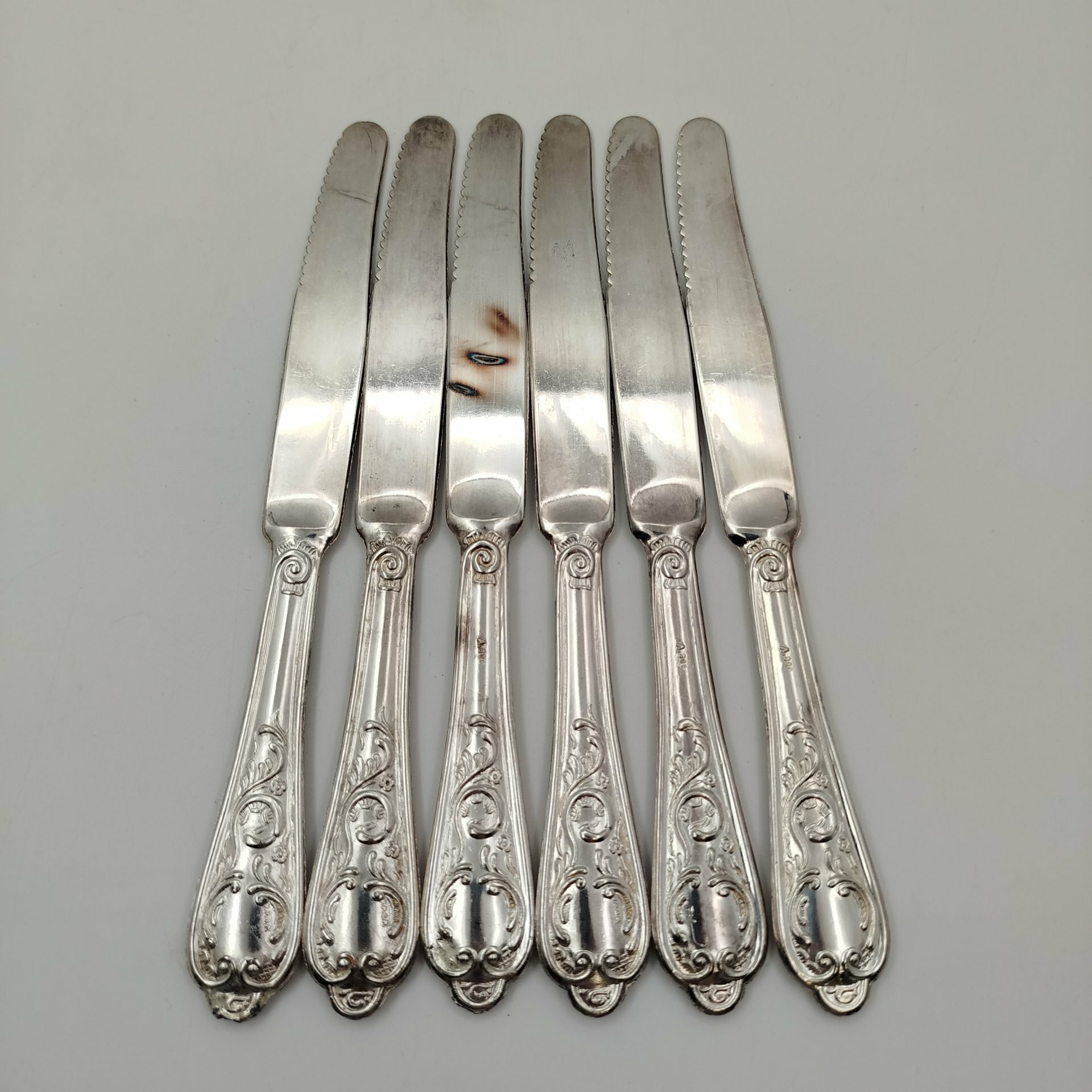 Набор из шести ножей с растительным декором, металл, серебрение, Европа, 1970-2000 гг.