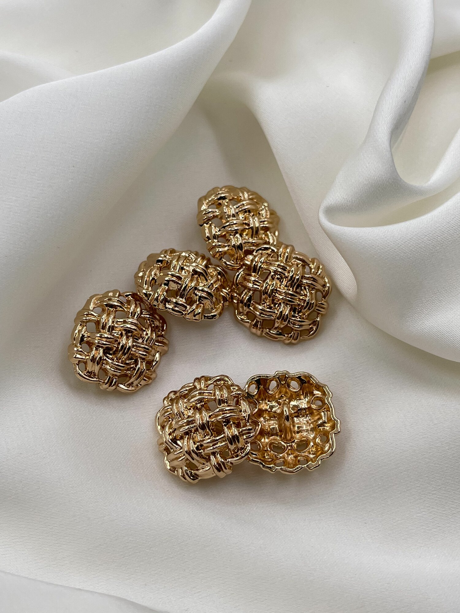 Пуговицы квадратные в золотистом металле 17,5 мм, 6 штук