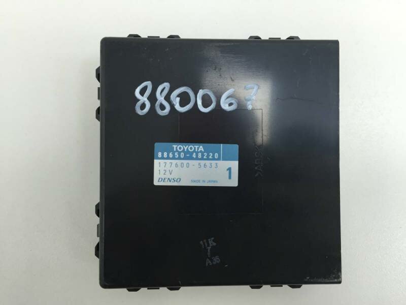 Блок управления климатической установкой Lexus RX300/330/350/400h XU30 2003-2009