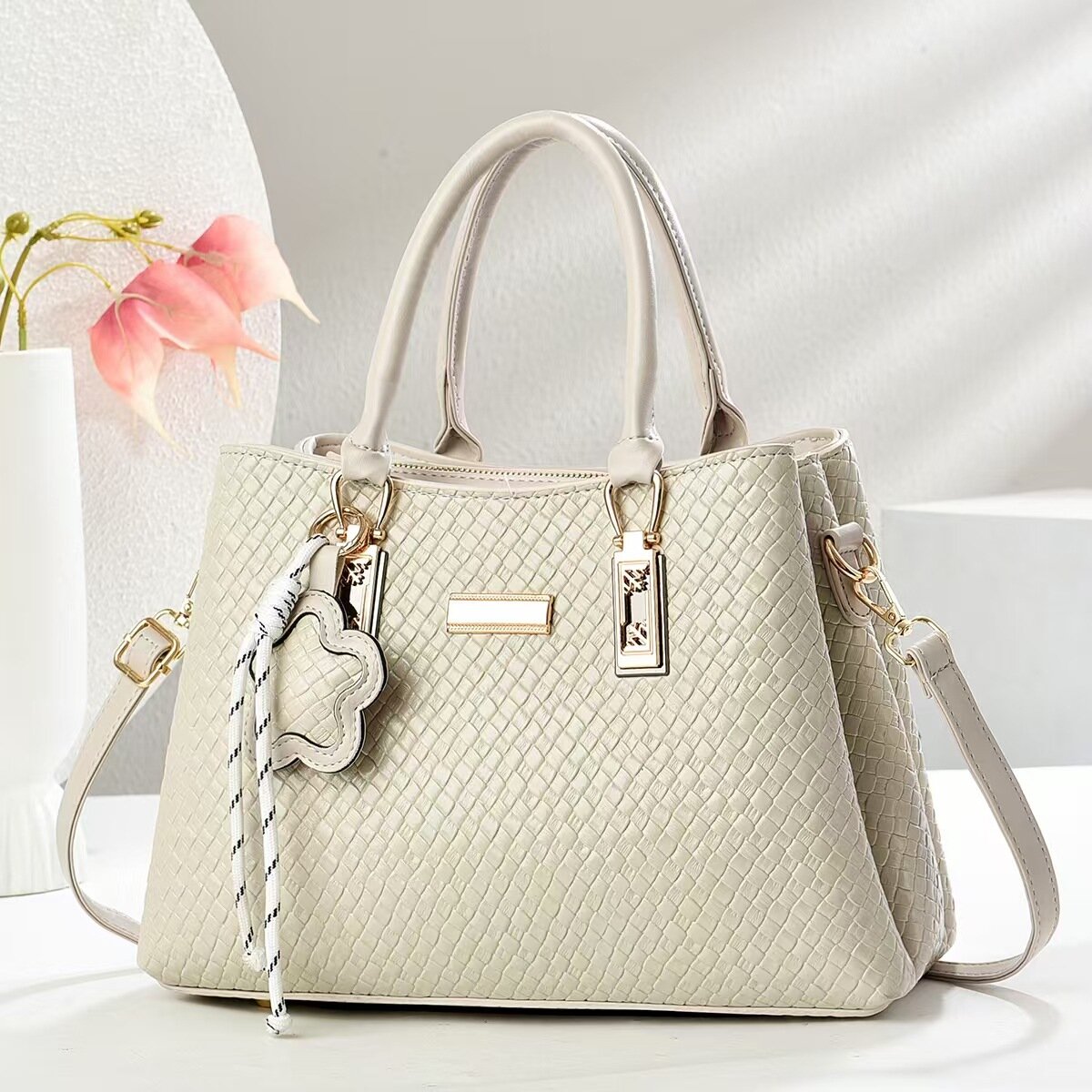 Стильная городская сумка A95967: современный минимализм