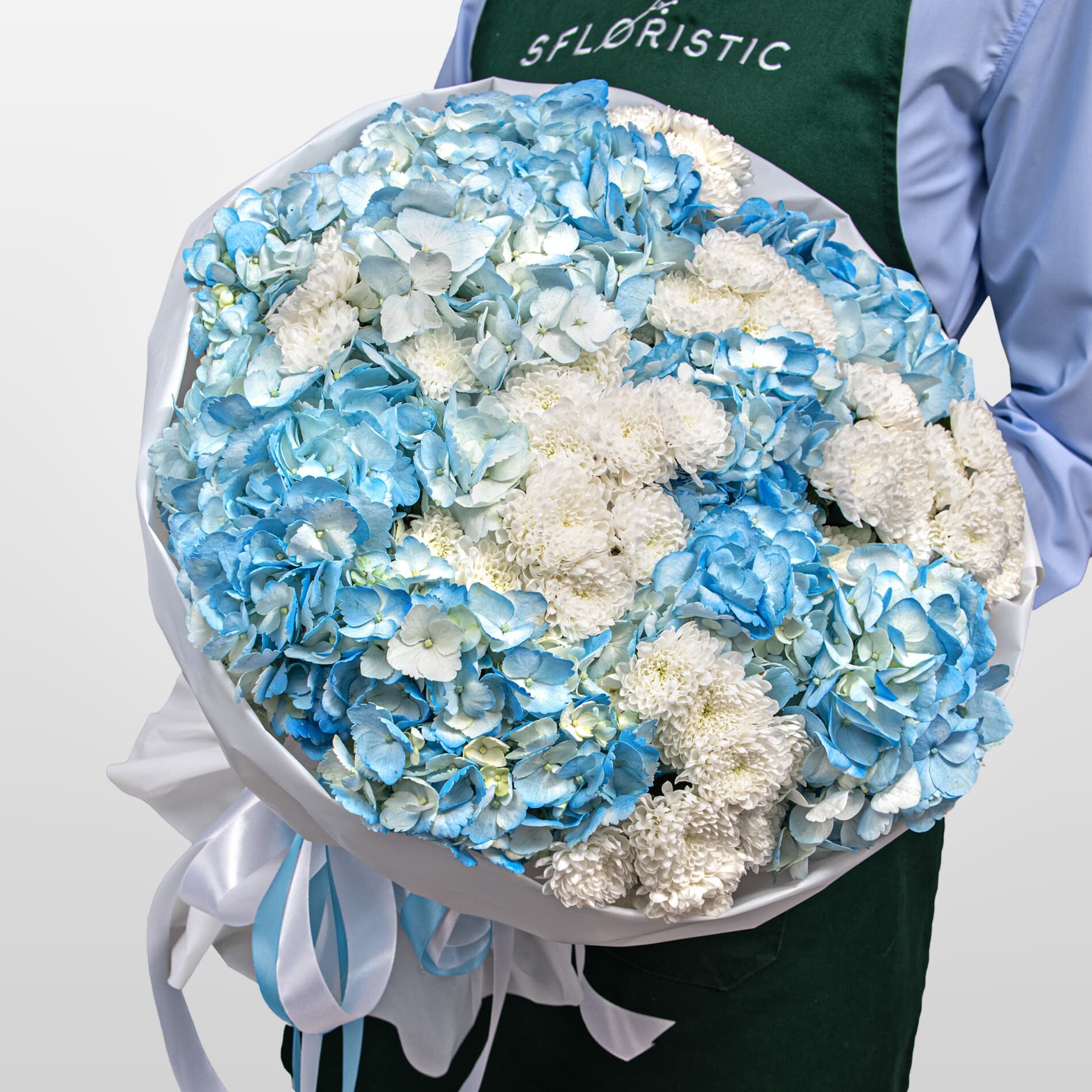 Букет из Гортензий и Хризантем Сантини Объятия ветра