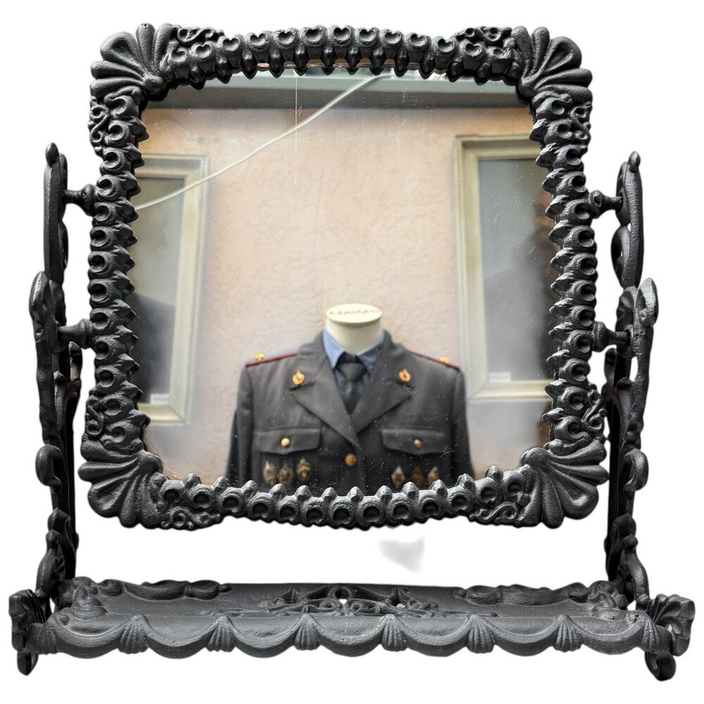 Зеркало в чугунной рамке 1970-1980 гг. Куса, СССР