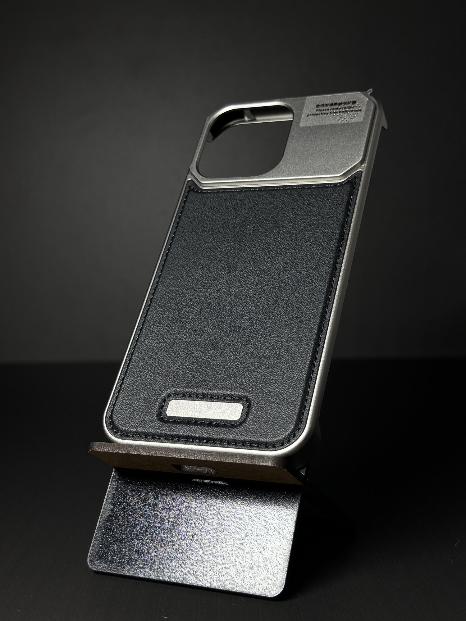 Чехол Айфон 15 Про Макс / чехол iPhone 15 Pro Max Kevlar Metal Case, Алюминиевый, Золотистый, Кожаная вставка