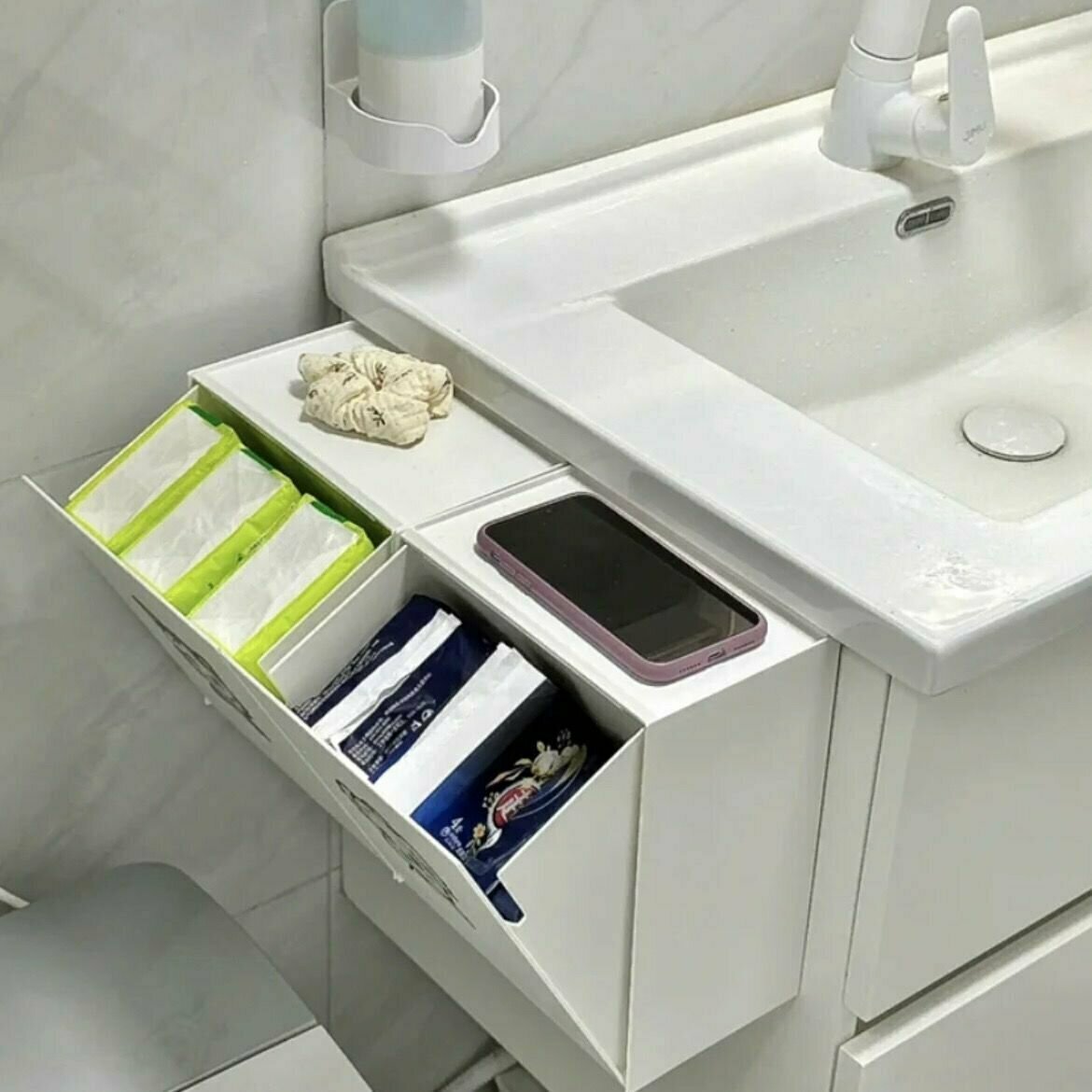 Ящик для хранения настенный, без полки в ванной комнате