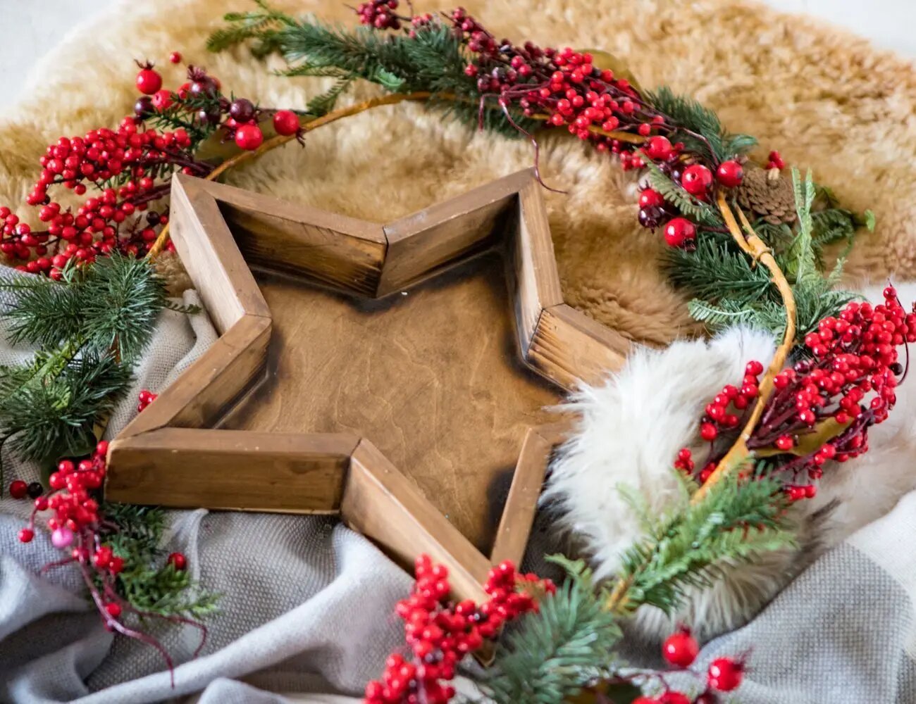 Гирлянда декоративная зимняя ягода с хвоей и листьями, 180 см, Kaemingk