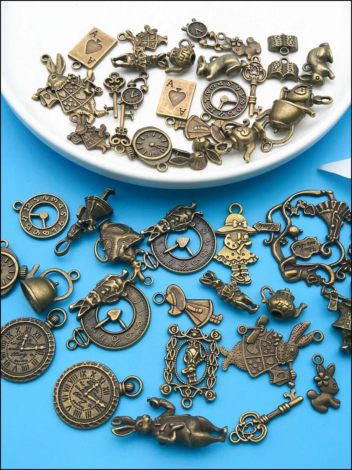 45 штук Винтажные подвески в стиле Алисы в Стране Чудес для браслетов, ожерелий и серьег