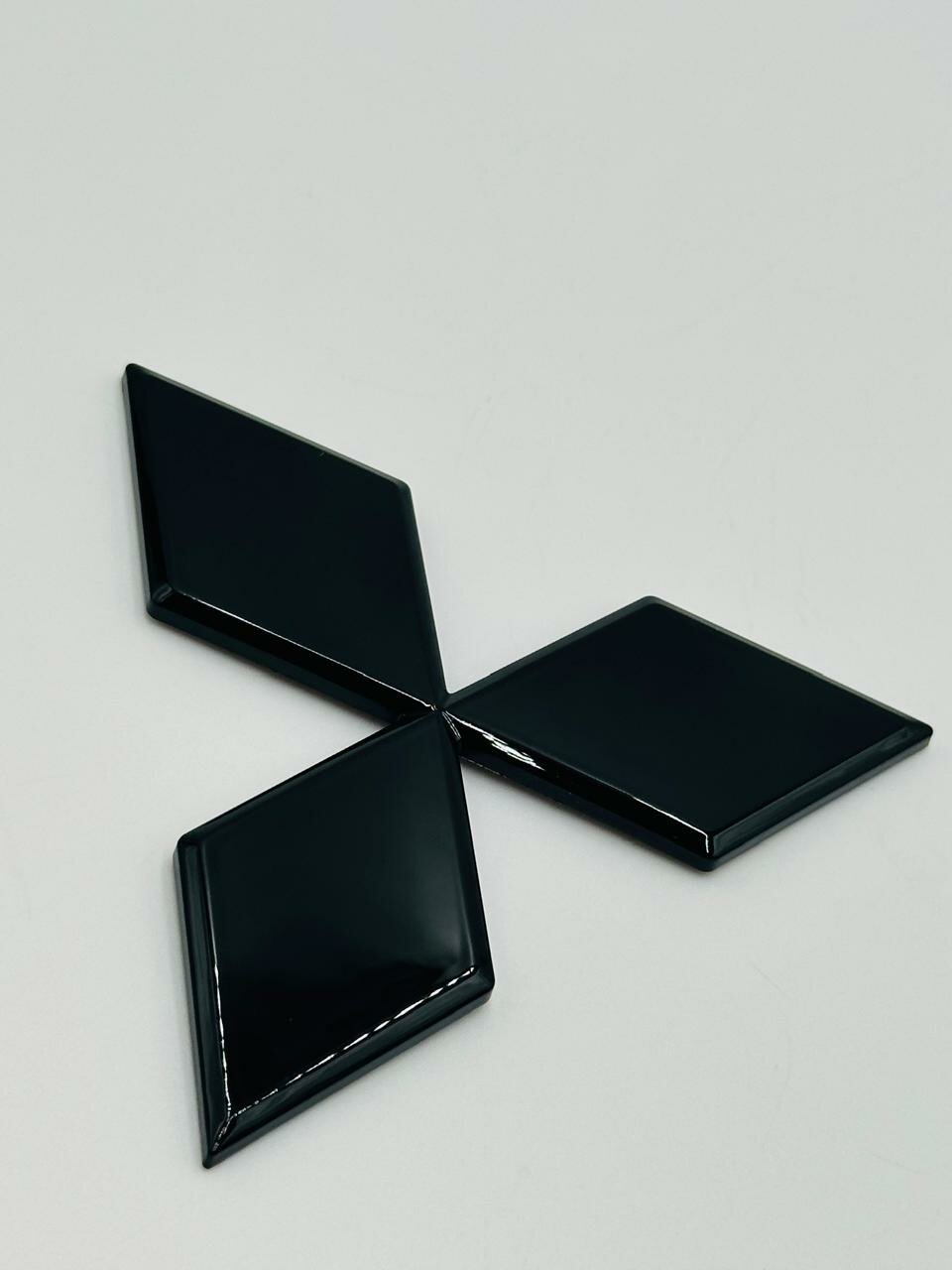 Эмблема Логотип на Mitsubishi 107x93MM Black