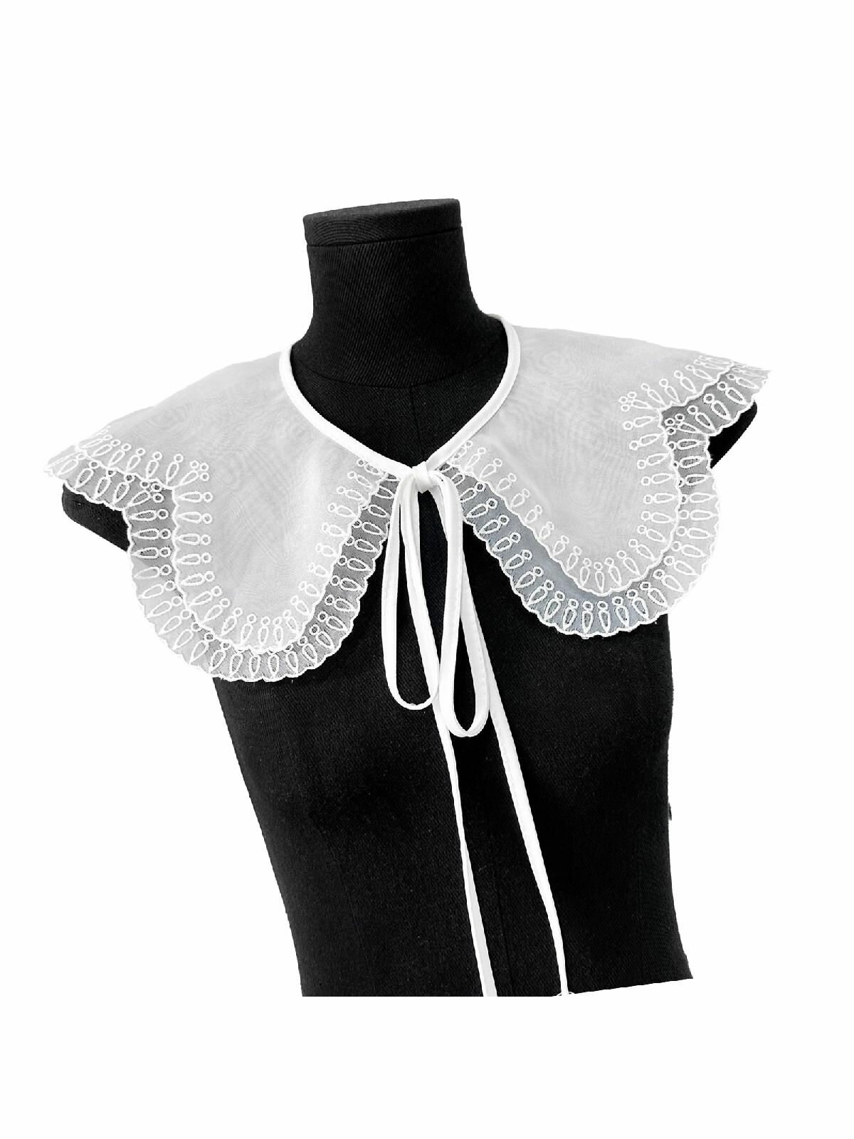 Съемный воротник с вышивкой и шнуровкой