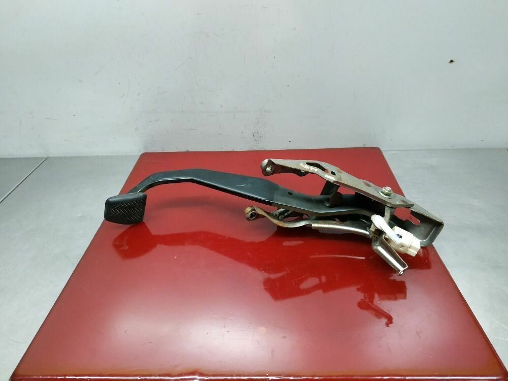 Педаль тормоза Toyota Auris E150 Б/У с пробегом