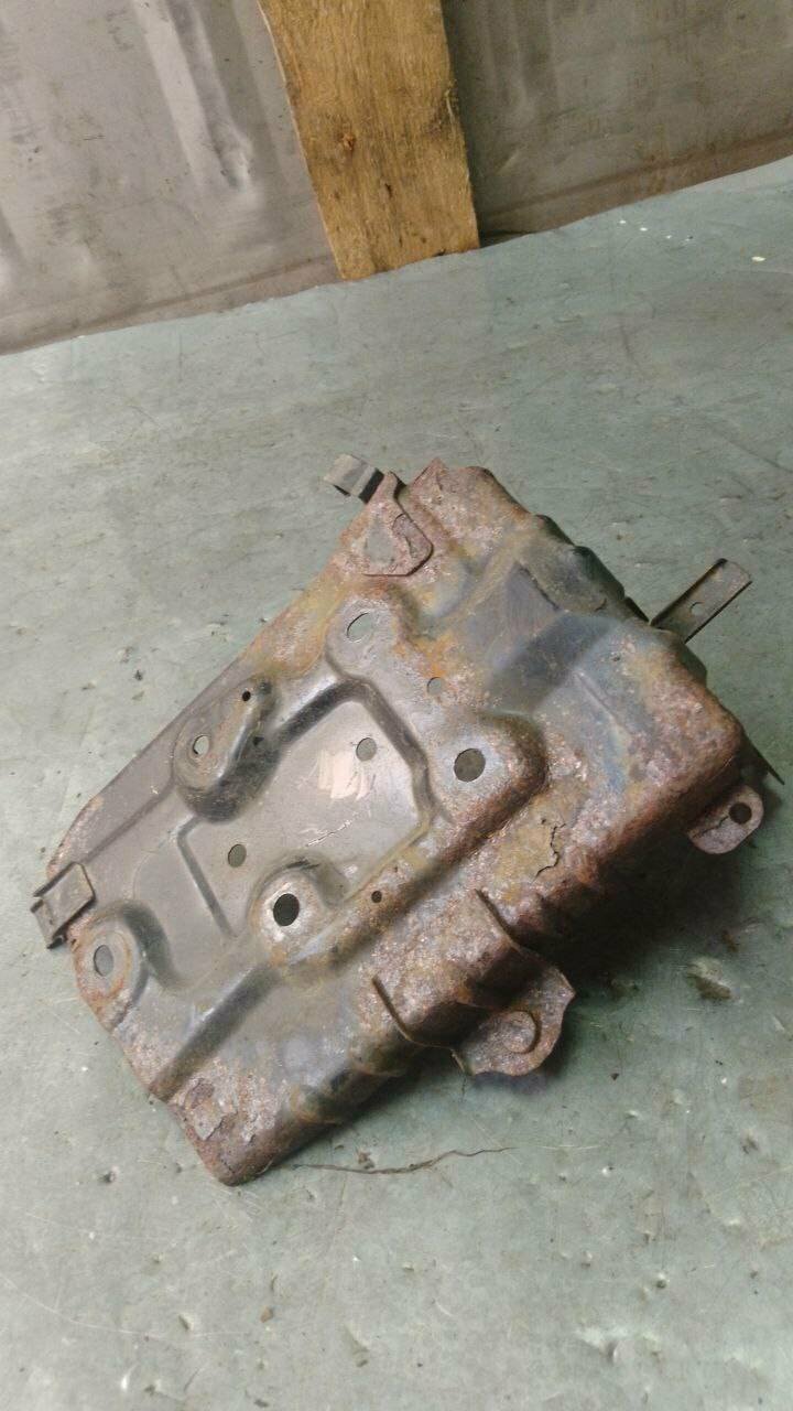 Полка аккумулятора Nissan Almera N16 2000