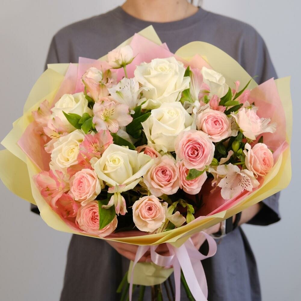Букет "Нежная Элегия" Королевство Праздника, альстромерии и розы, 50 см
