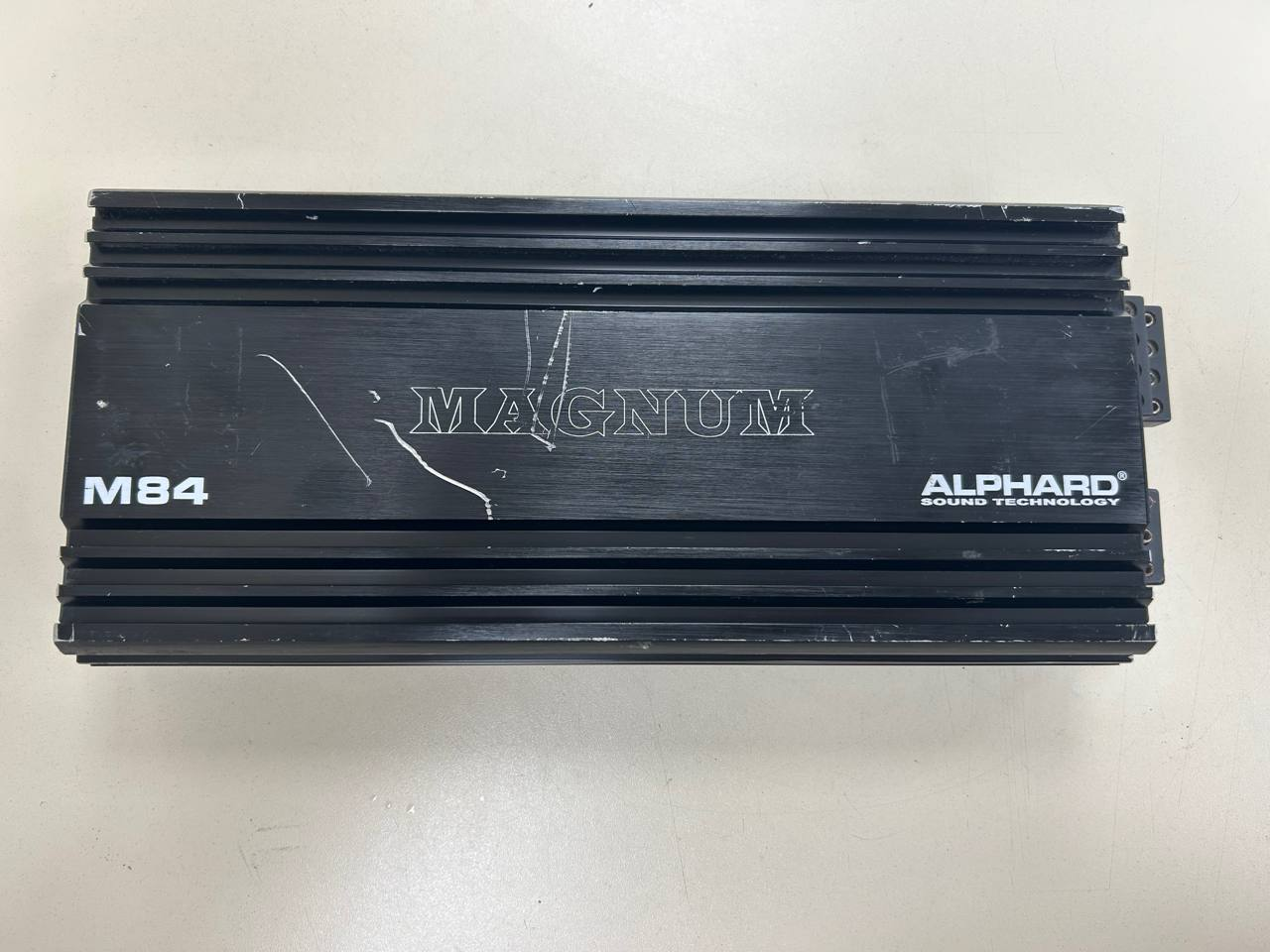 Усилитель автомобильный Alphard Magnum M84, демпфирование ≥ 150, Б/У