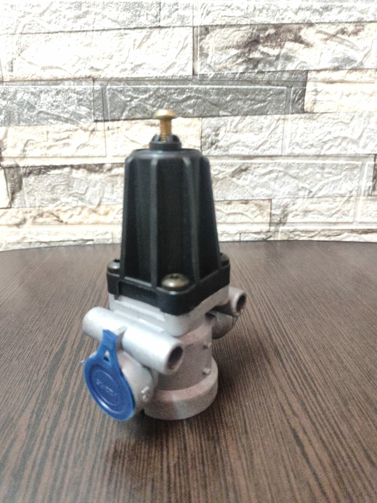 Клапан ограничения давления для грузовых автомобилей MAN TGA