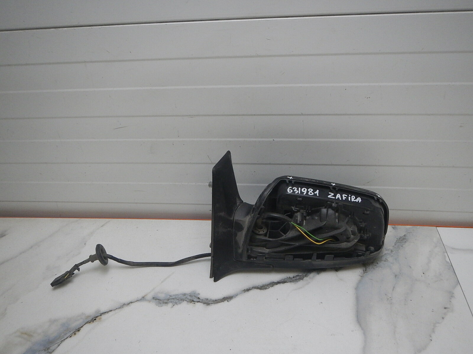 Б/У Зеркало левое электрическое, Opel (Опель)-ZAFIRA B (05-) OPEL ZAFIRA B (05-) 5 контактов Царапины, сломано 3 креплени...