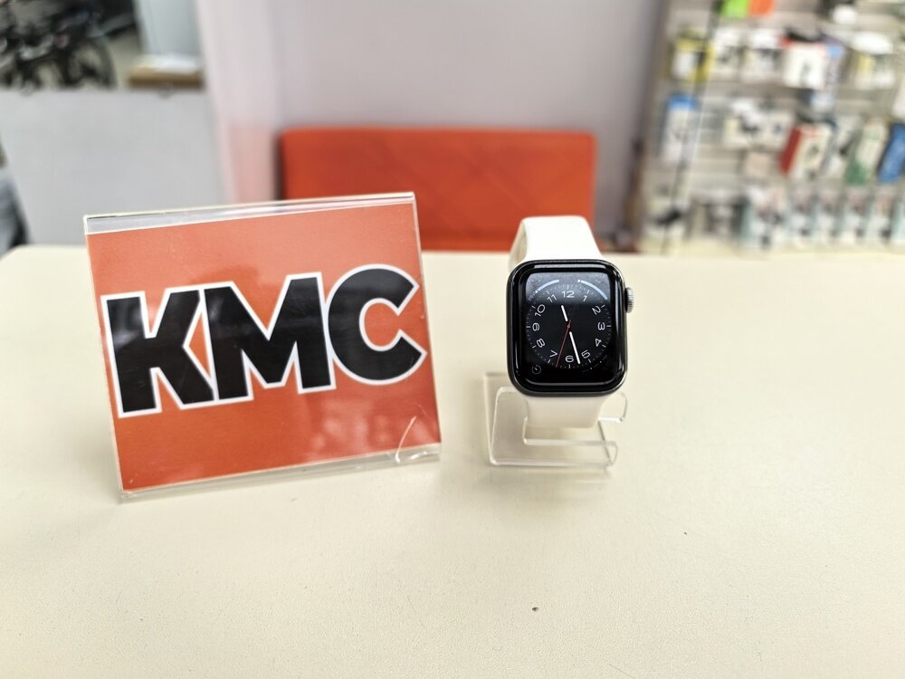 Смарт-часы Apple Watch Series 5 40 мм БУ уценка