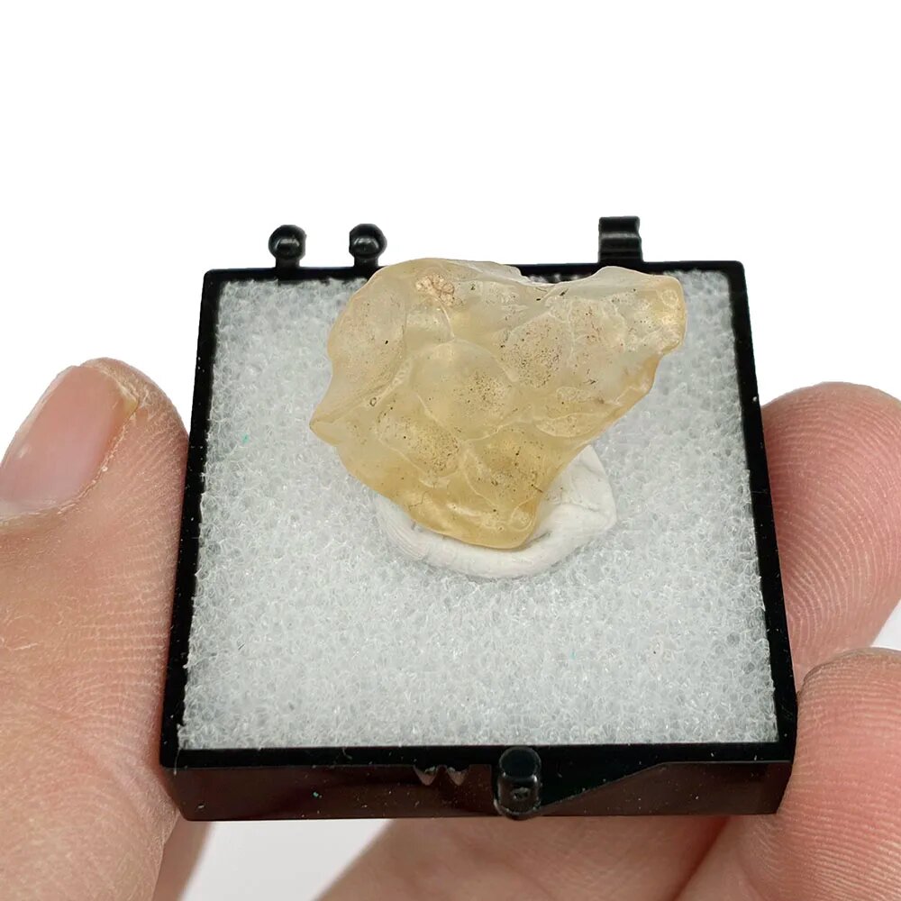 Натуральный метеорит из стекла, Ливия