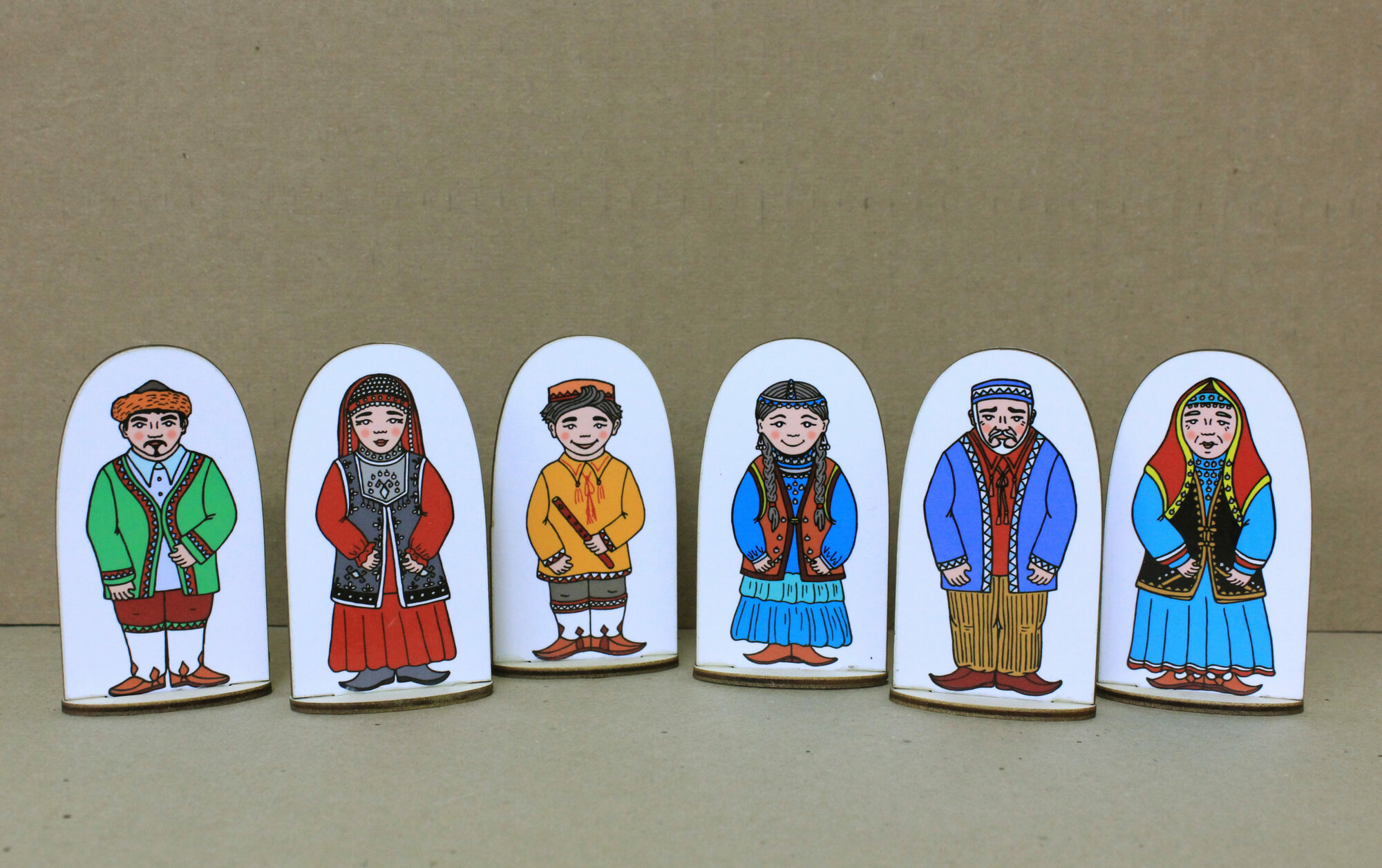 Кукольный театр Набор кукол на подставке Семья башкирская 6 штук 023.41